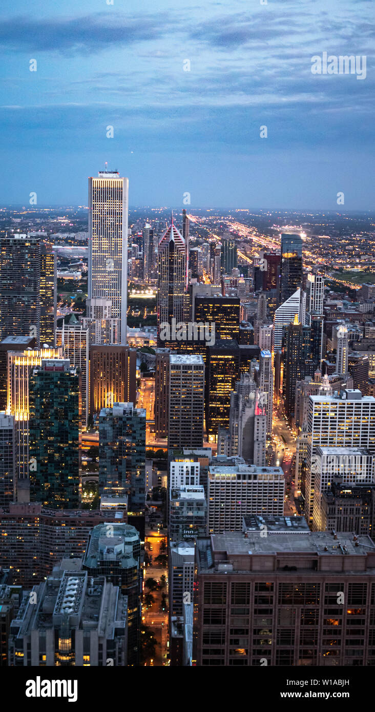 Chicago illinois downtown aerial 2019 hi-res stock photography and ...