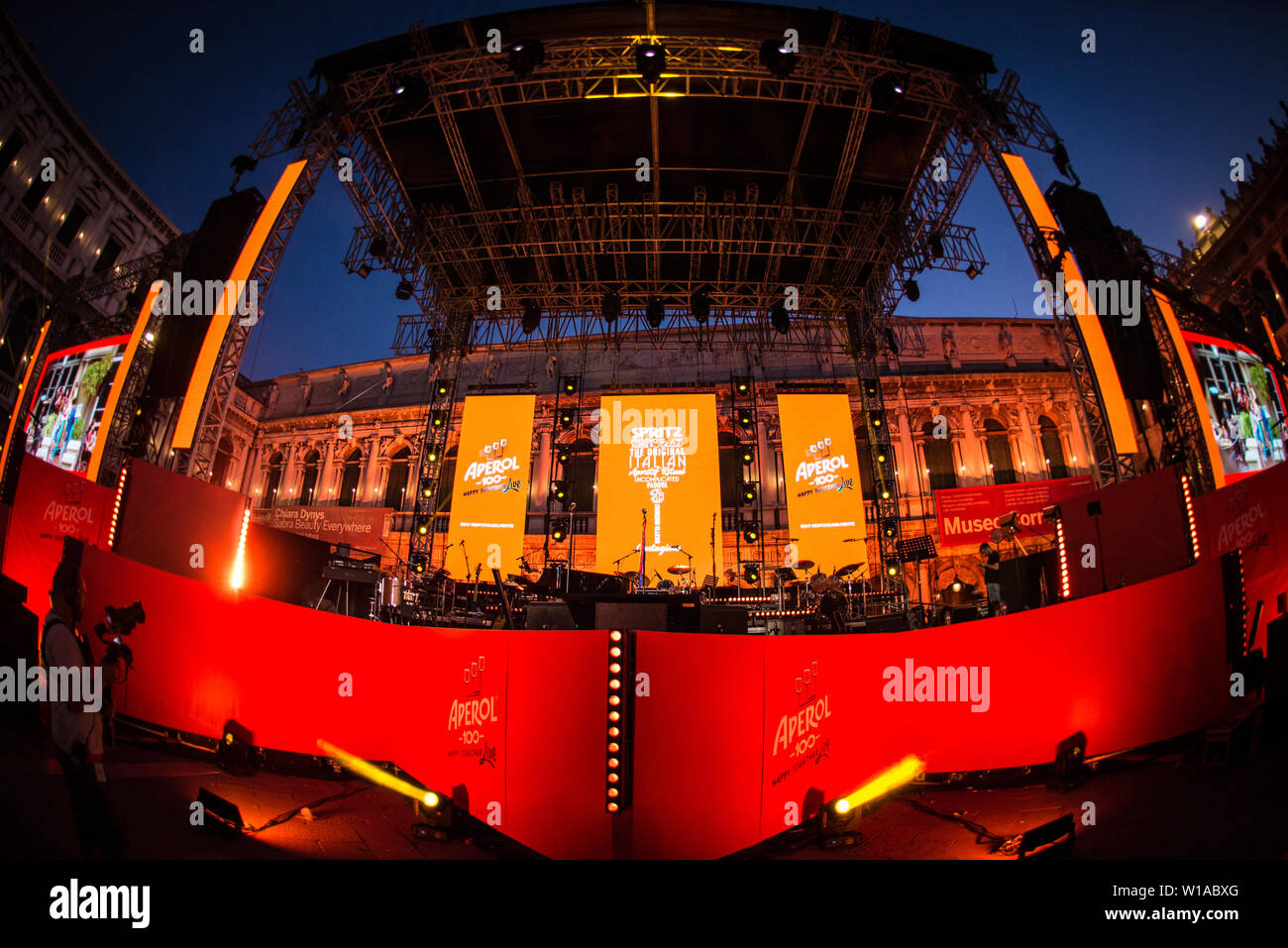 Aperol Party 100 anni @ piazza San Marco (VE) with Max Gazze ...