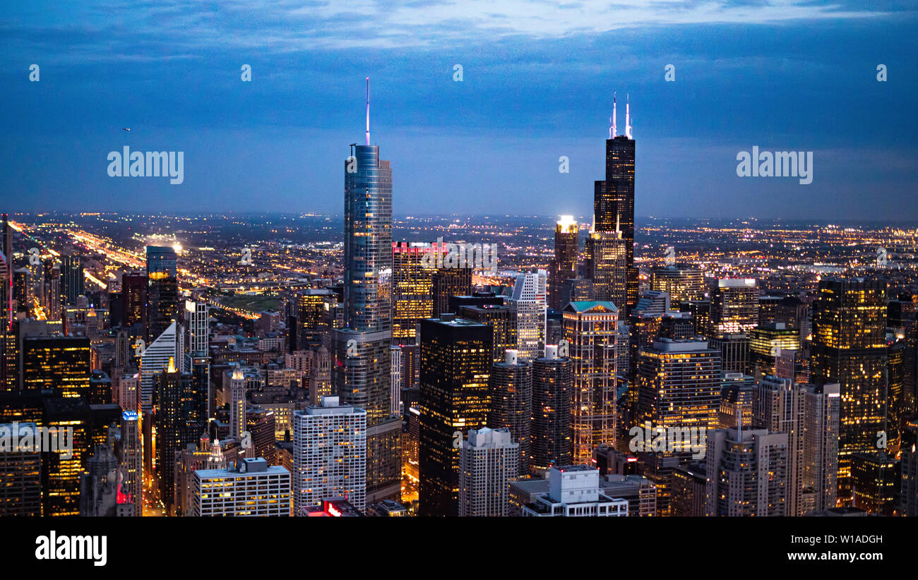 Chicago illinois downtown aerial 2019 hi-res stock photography and ...