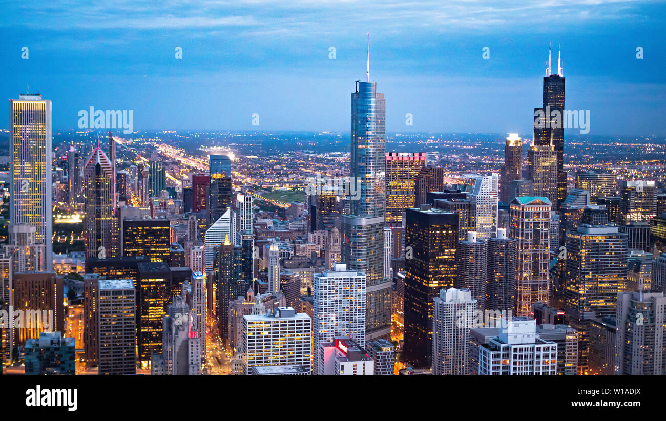 Amazing view over the high rise buildings of Chicago - street ...