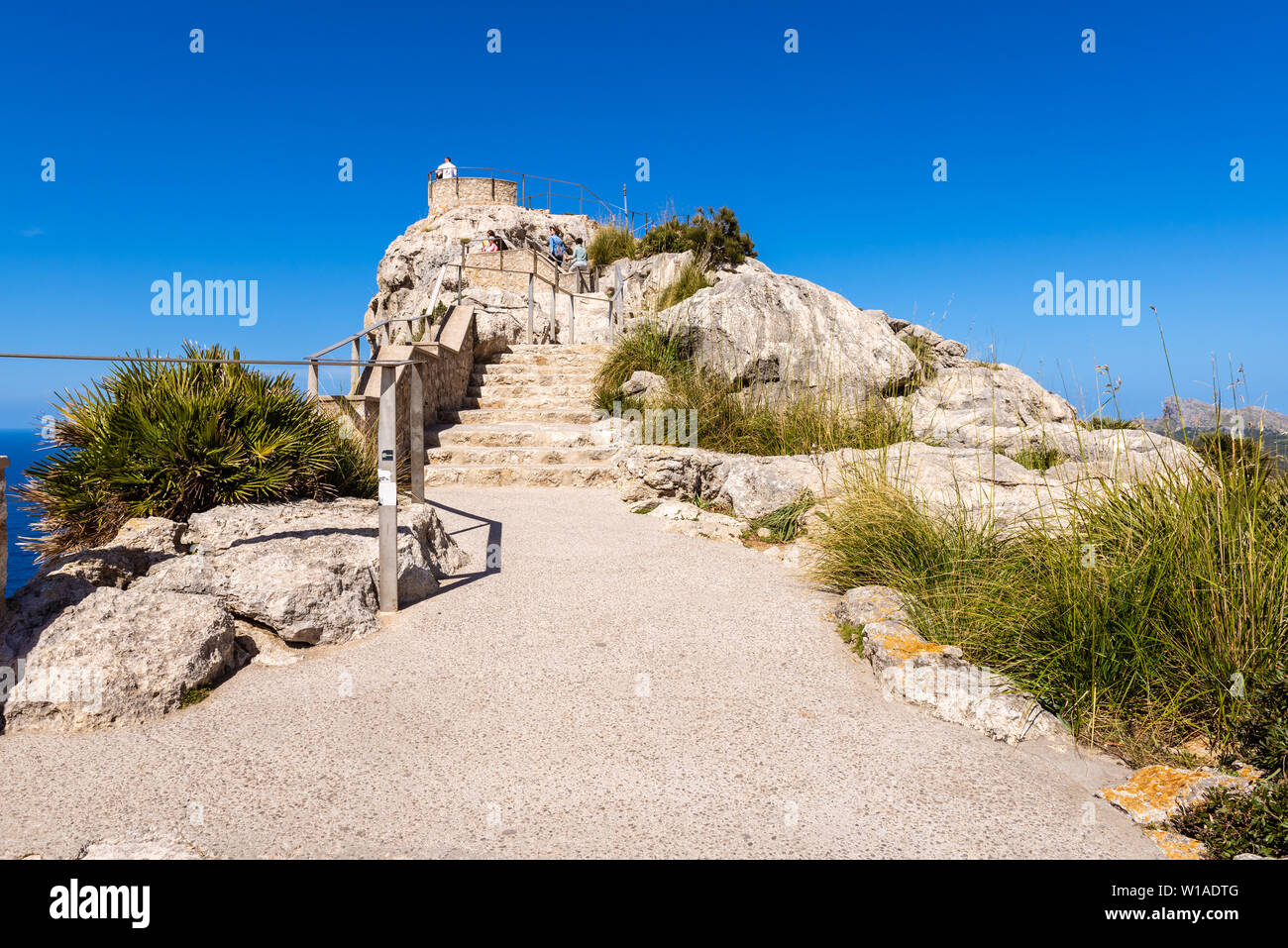 Mirador es Colomer - walkway to the main viewpoint at Cap de Formentor ...