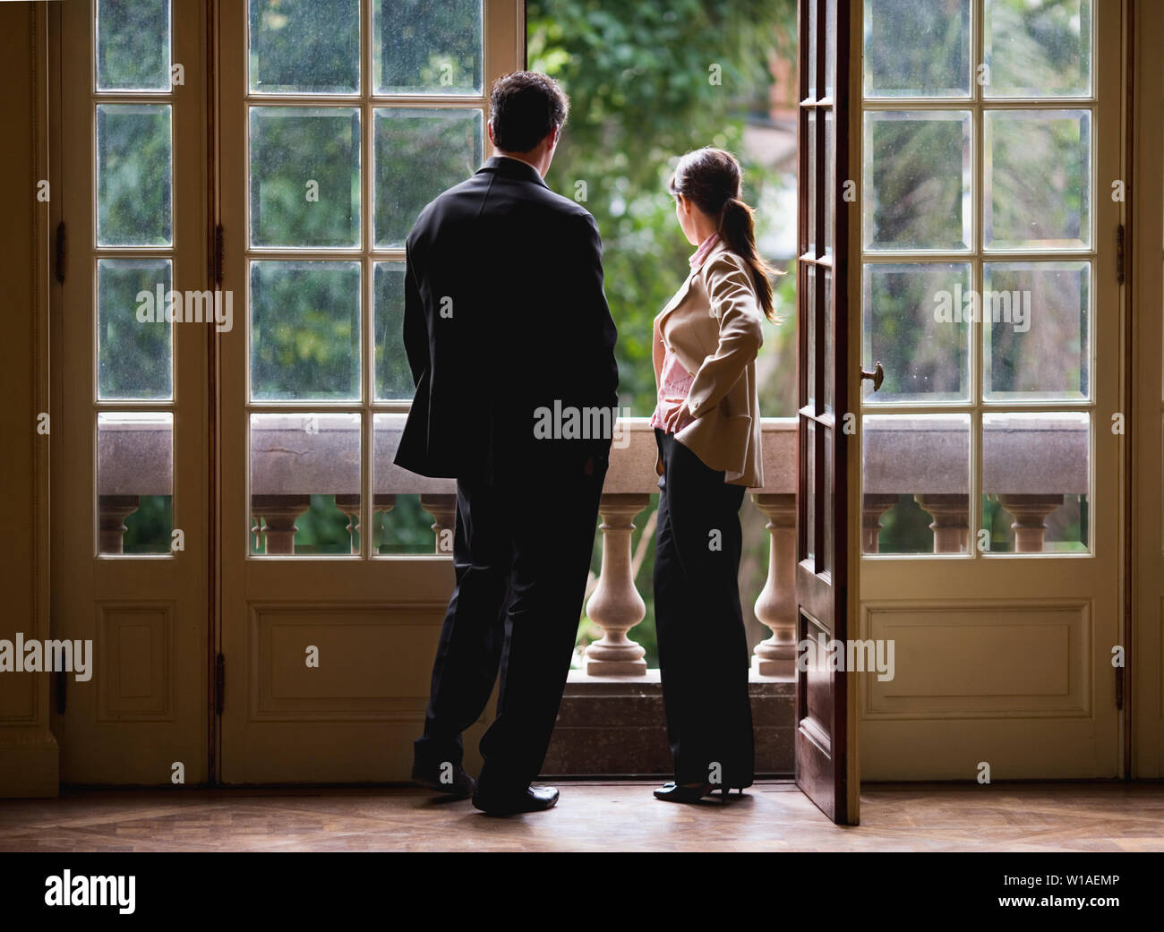 Side view of a couple in a conversation Stock Photo - Alamy