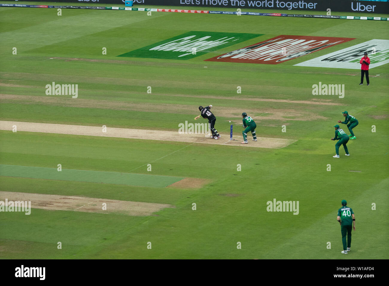 Square leg fielder High Resolution Stock Photography and Images - Alamy