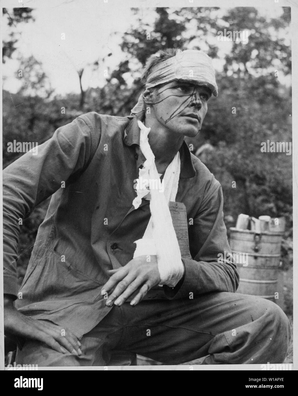 War zone aid hi-res stock photography and images - Alamy