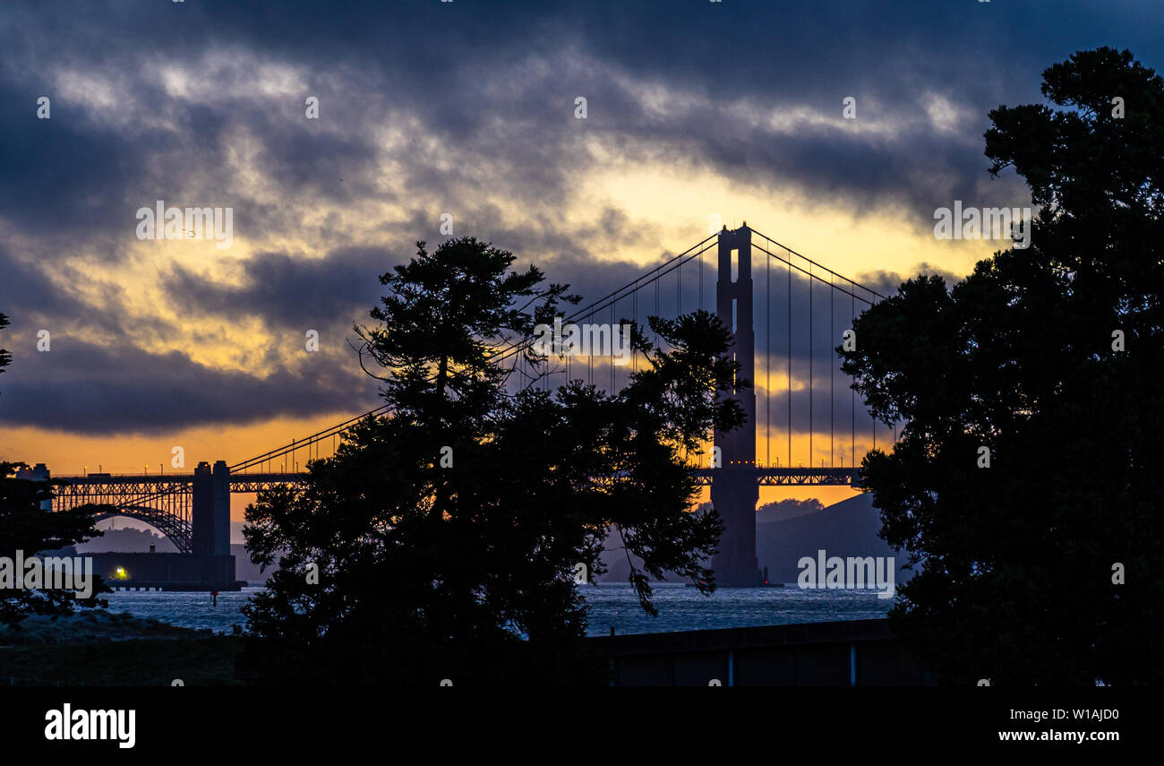 Golden Hour Sunset at Golden Gate Bridge Stock Photo - Alamy