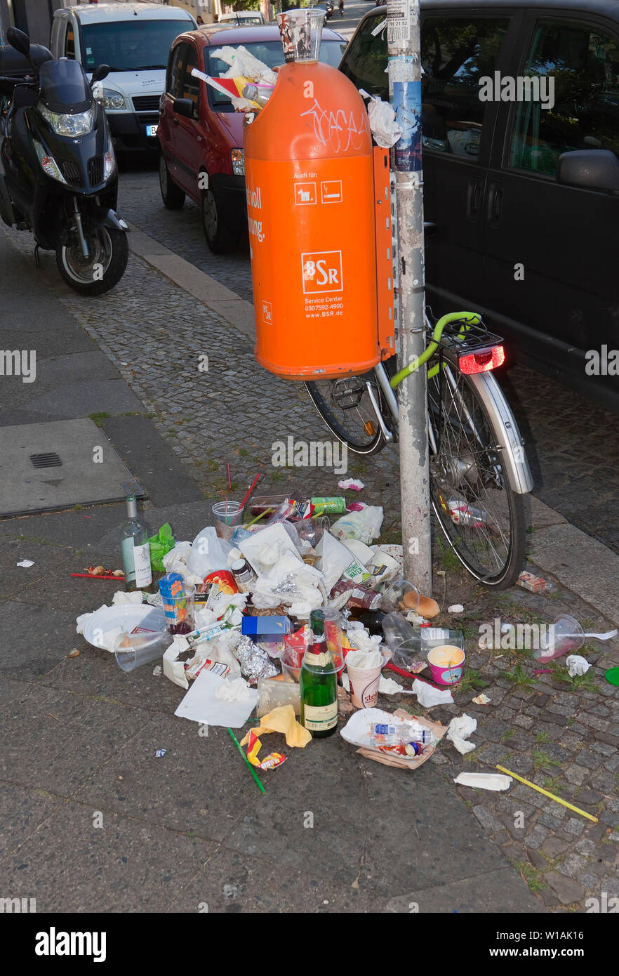 Litter on the streets of Berlin Stock Photo - Alamy