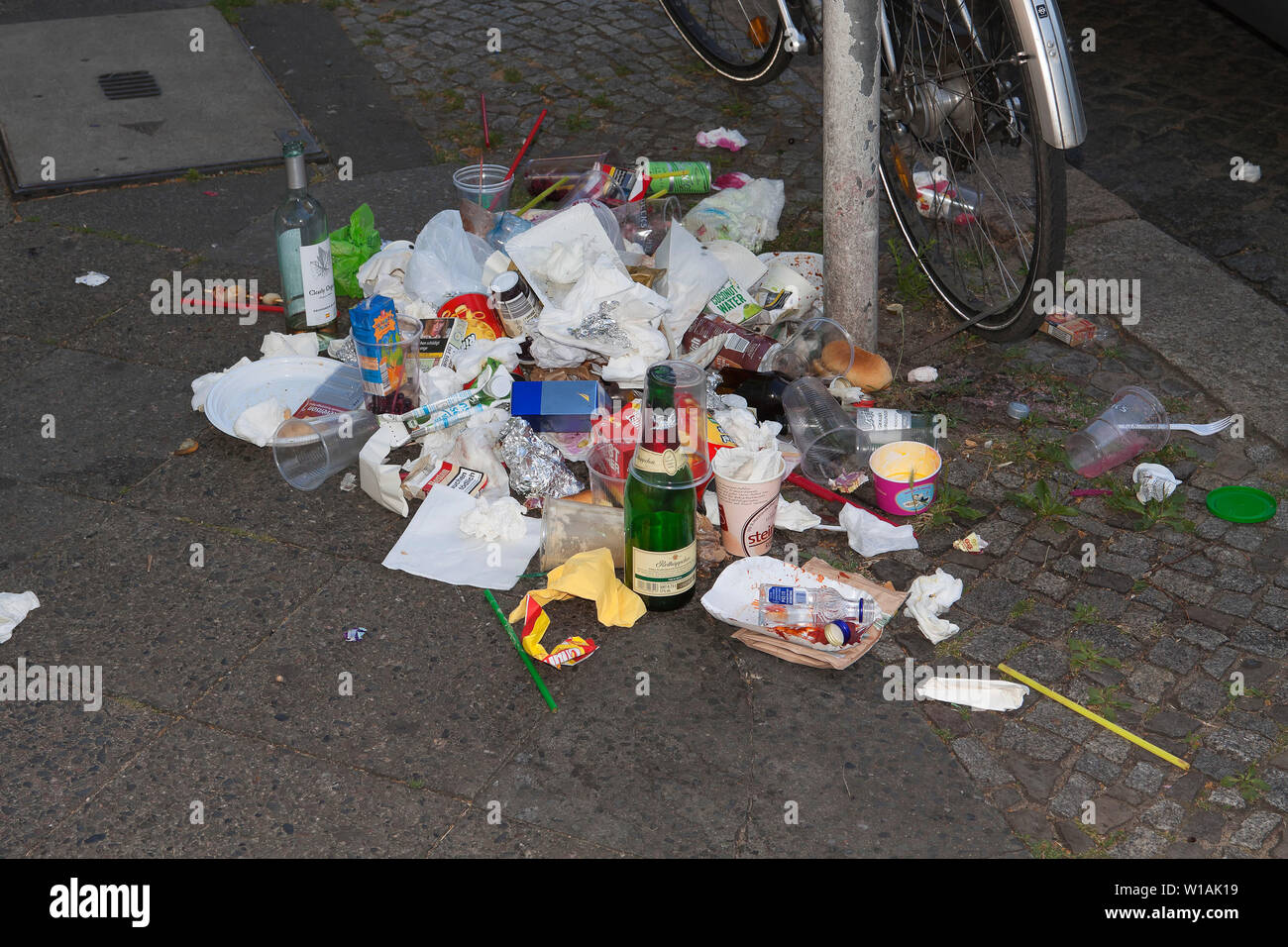 Litter on the streets of Berlin Stock Photo - Alamy