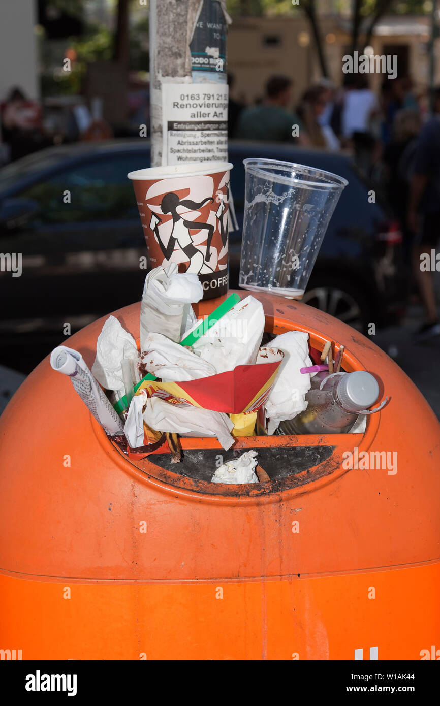 Litter on the streets of Berlin Stock Photo - Alamy