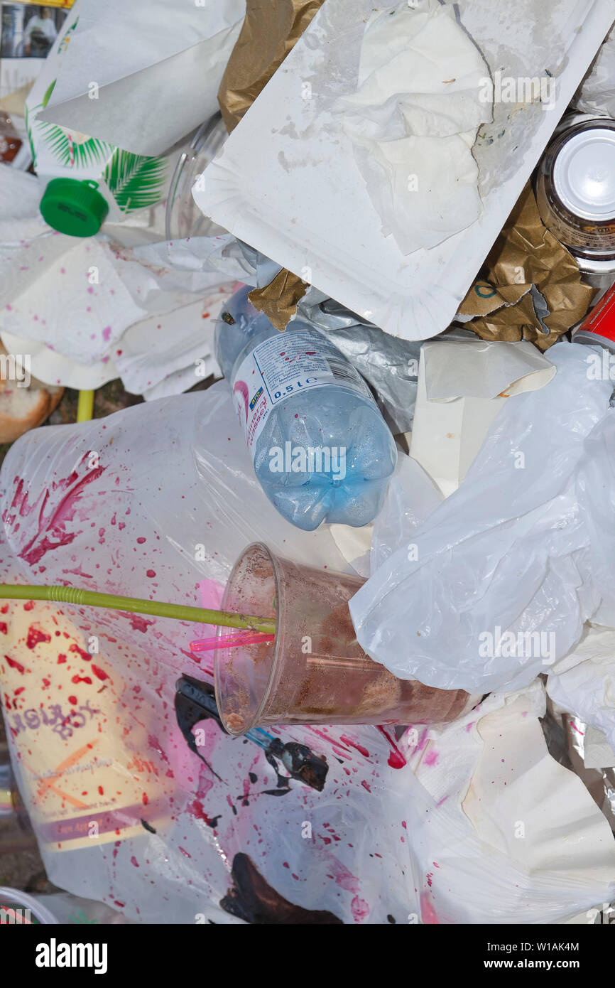 Litter on the streets of Berlin Stock Photo - Alamy