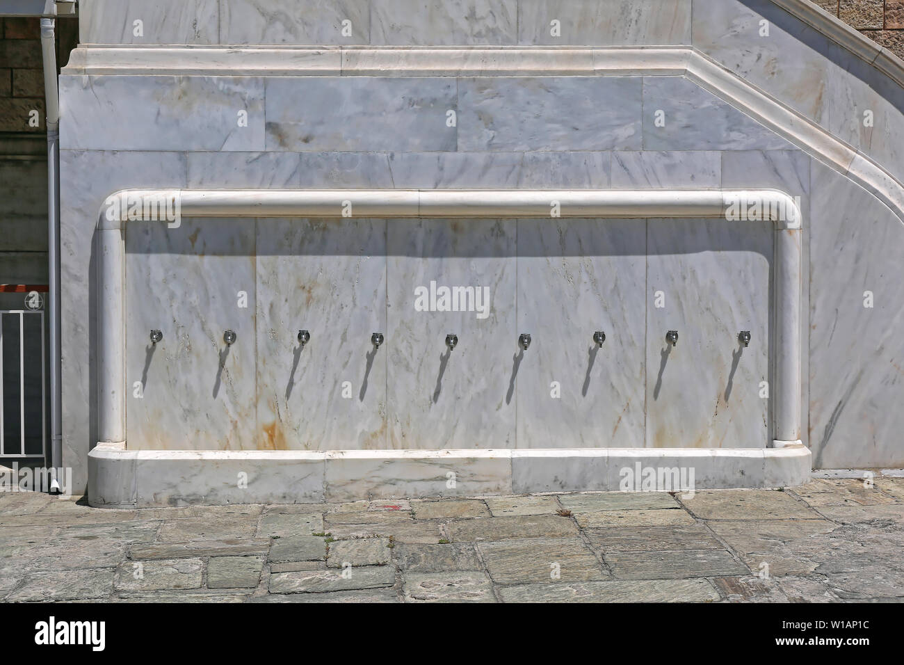 Marble wall exterior hi-res stock photography and images - Alamy