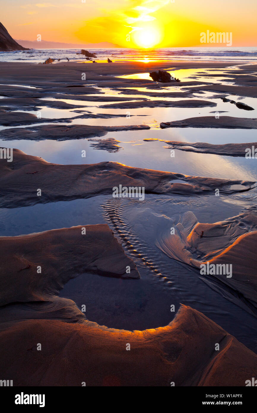 Geoparque costa vasca hi-res stock photography and images - Alamy