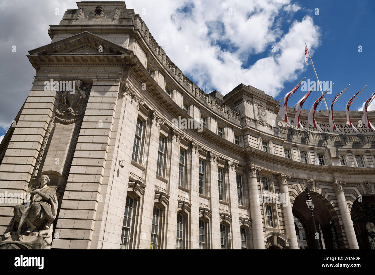 Curved Admiralty Arch building on The Mall dedicated to Queen Victoria ...