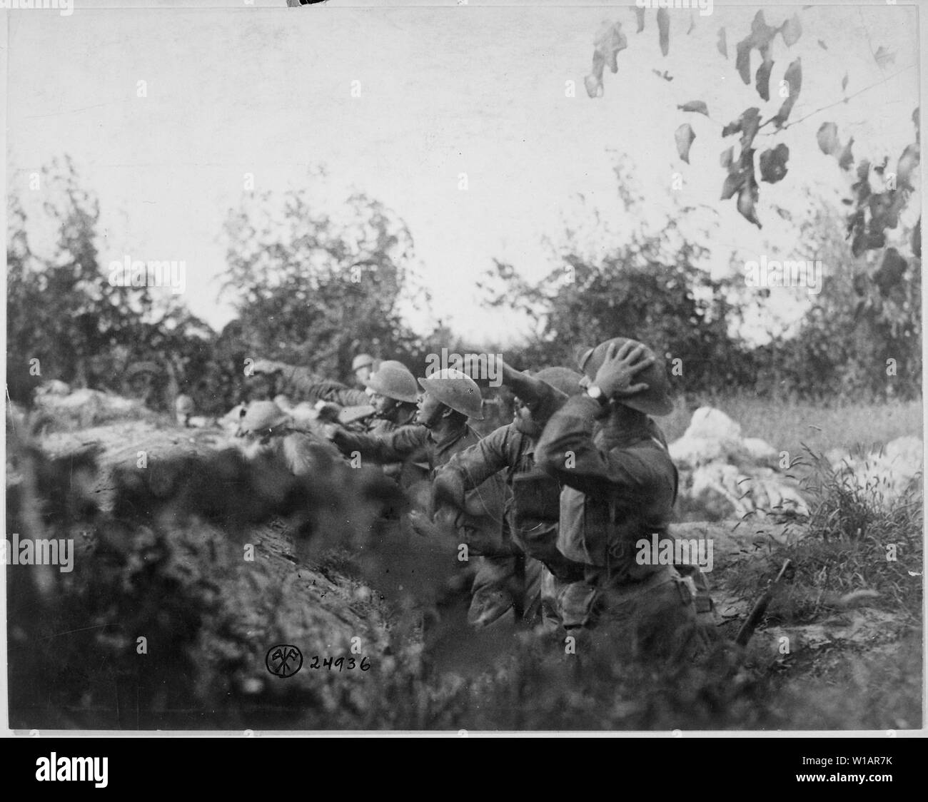 Deutsch: Amerikanische Soldaten am 16. September 1918 werfen an der ...