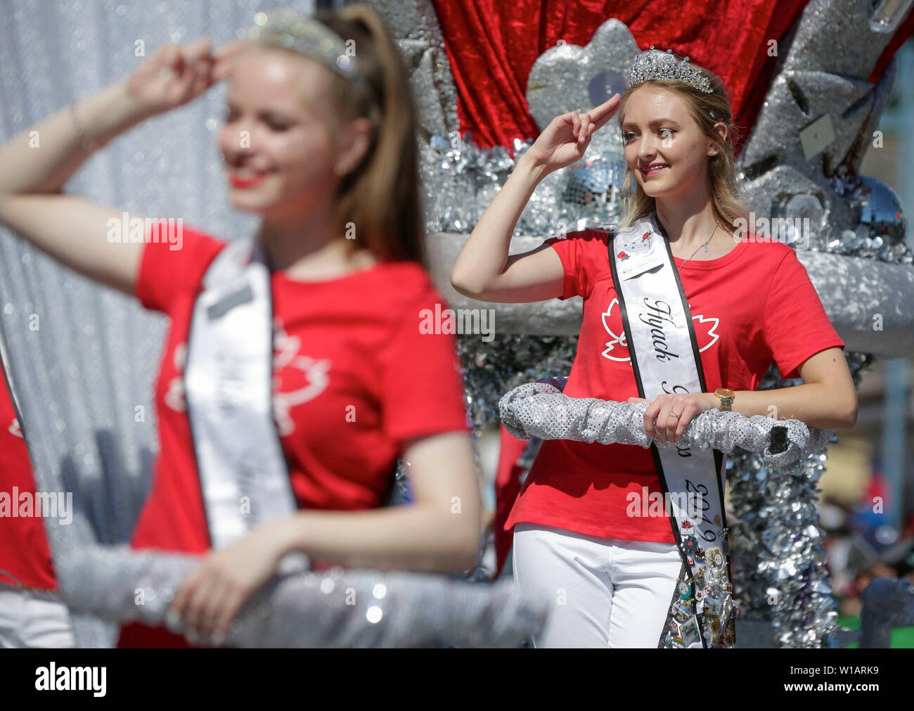 Beauty contest winners hi-res stock photography and images - Alamy