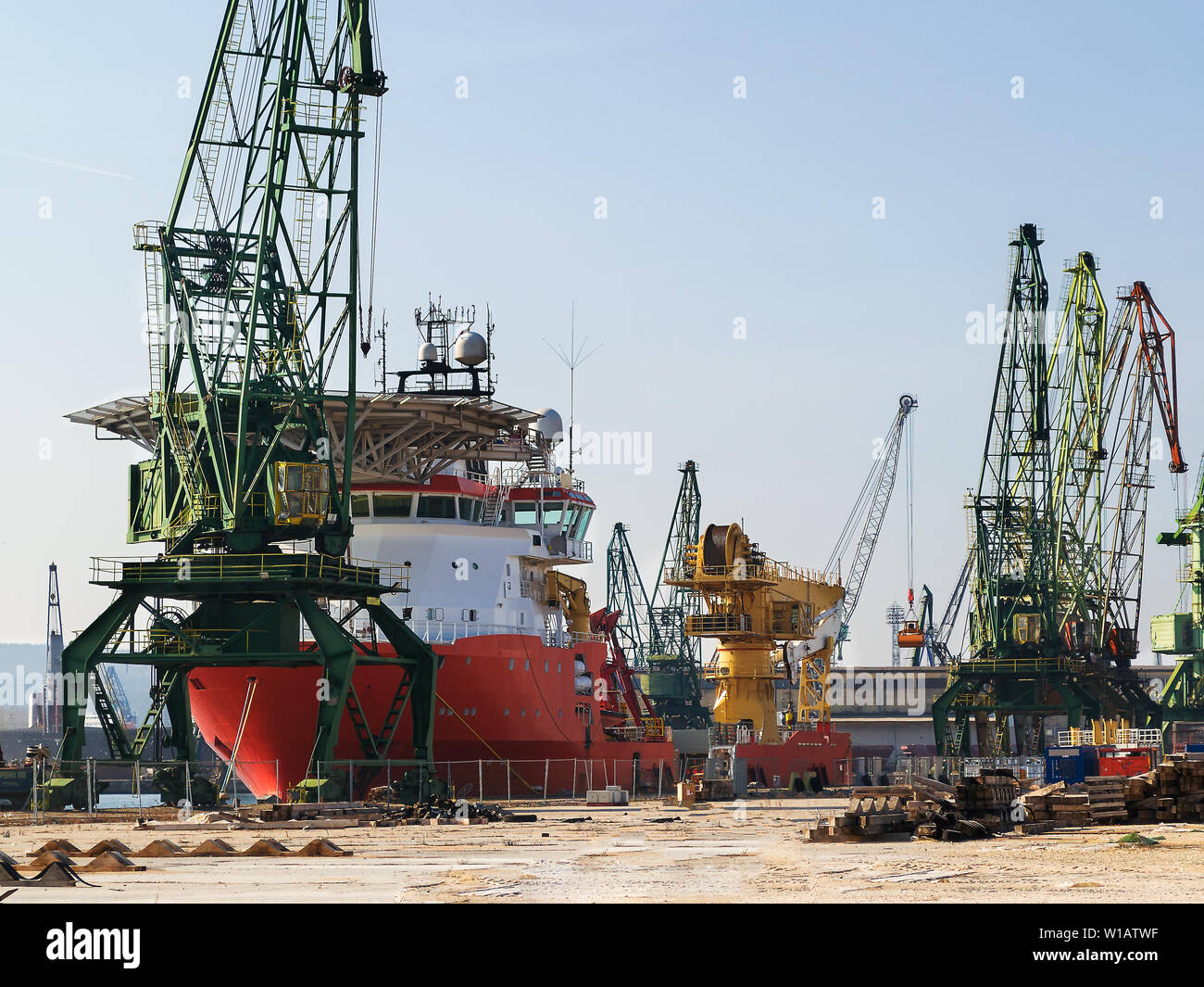 Loading operations hi-res stock photography and images - Alamy