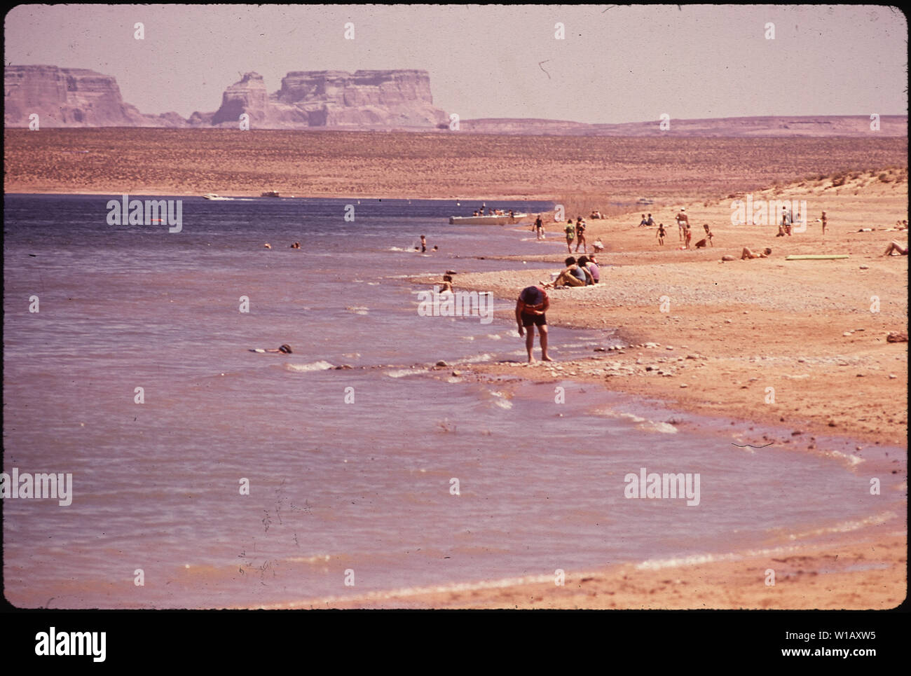 BEACH ACTIVITY ON LAKE POWELL Stock Photo - Alamy
