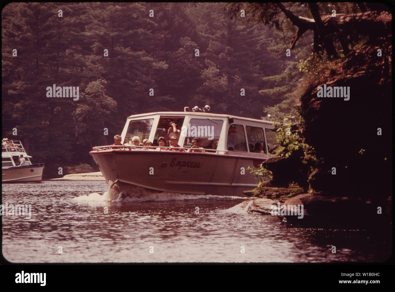BOATING ON THE WISCONSIN RIVER AT WISCONSIN DELLS, A POPULAR RECREATION ...