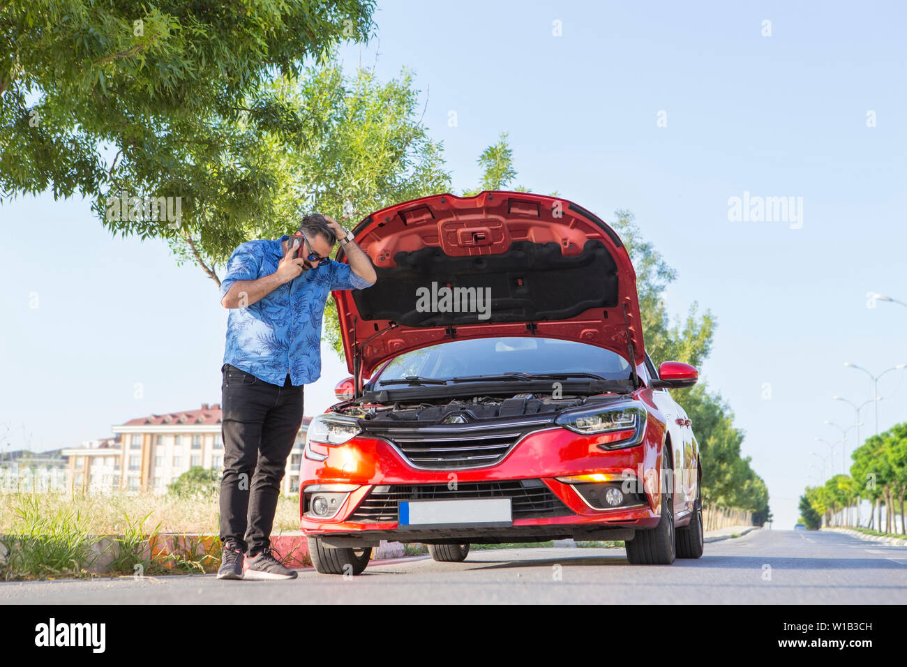 Car broke down hi-res stock photography and images - Alamy