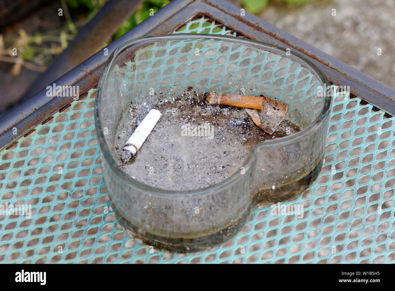 Ashtray heart hi-res stock photography and images - Alamy