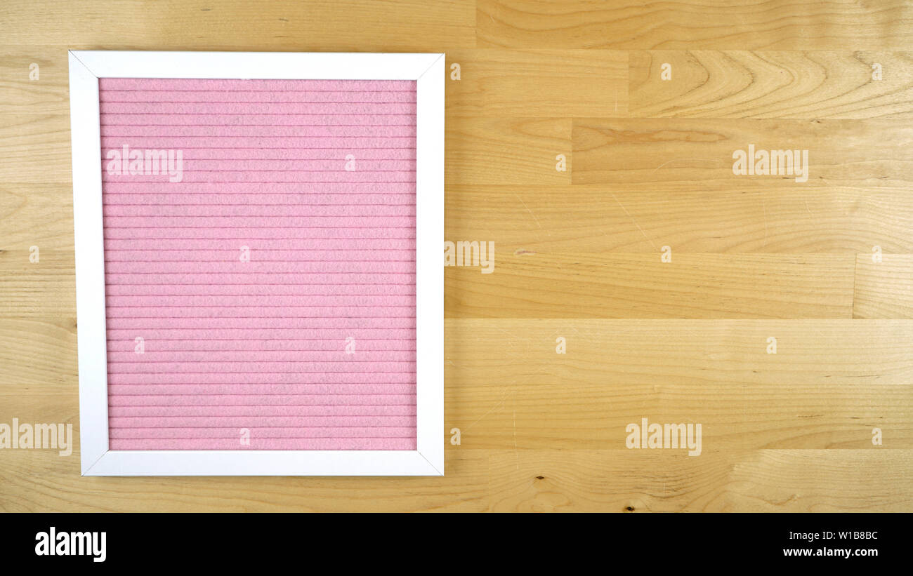 Pink notice board with blank message flatlay and copy space Stock Photo ...