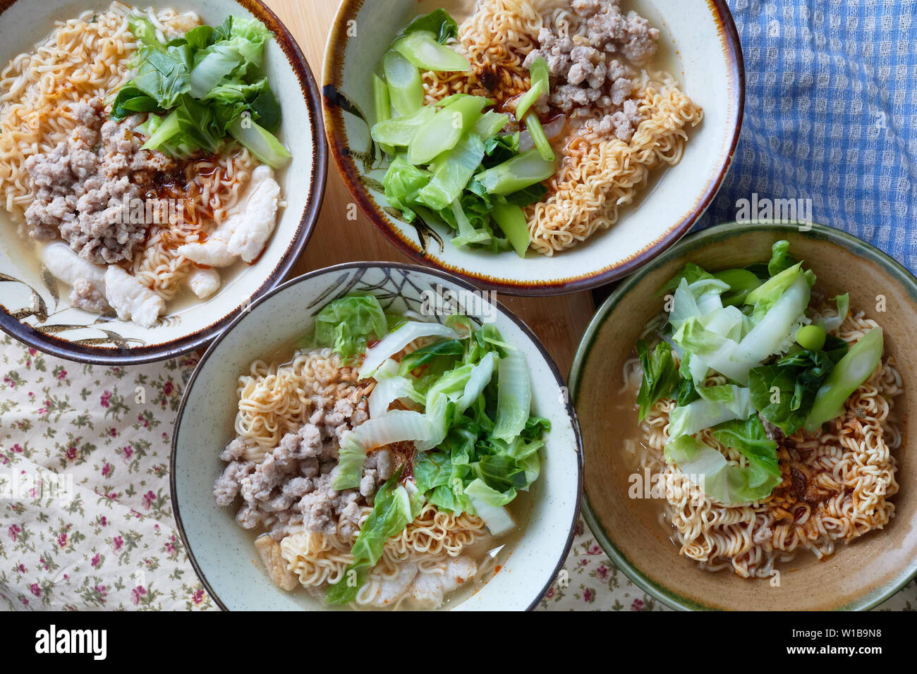 Cooked instant noodle in the bowls Stock Photo - Alamy