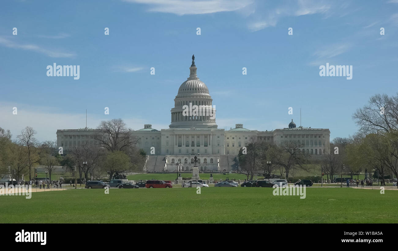 front on view of the us capitol building in washington Stock Photo - Alamy