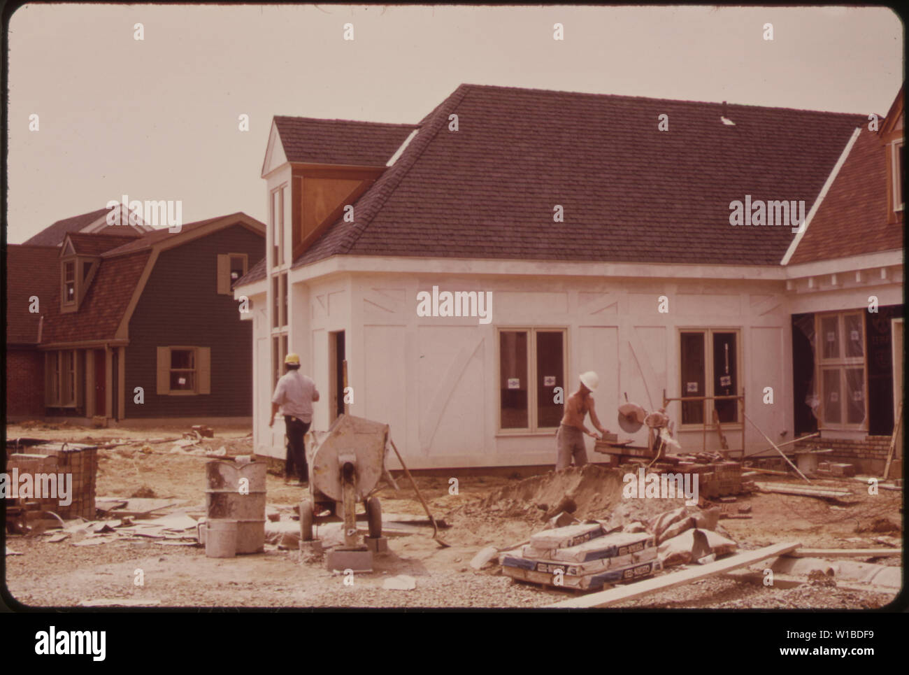 COLONIAL STYLE BUILDINGS WILL DISTINGUISH SHOPPING CENTER UNDER ...