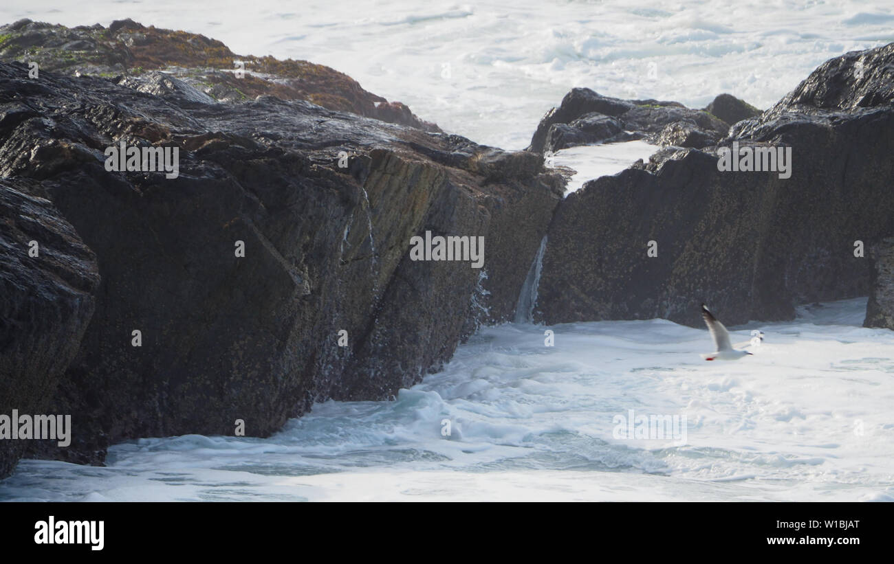 waves crashing onto rocks Stock Photo - Alamy