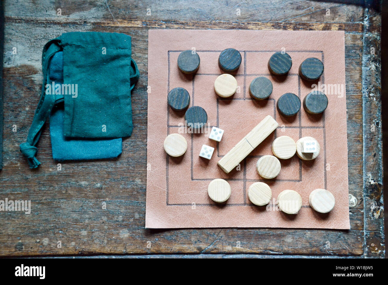 Nine mens morris hi-res stock photography and images - Alamy