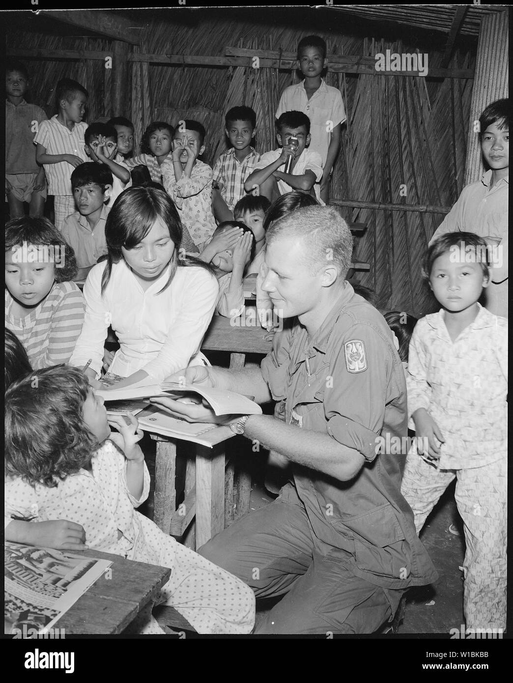 Cat Lai, Vietnam....Private First Class, Alan Wondra conducts a class ...