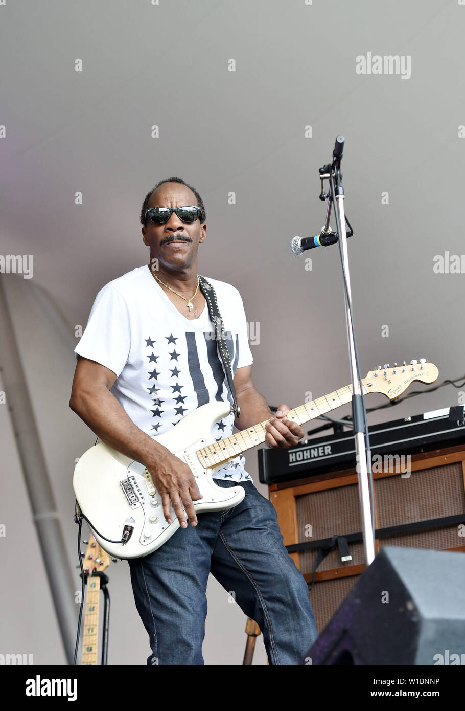 Jeff daniels guitar hi-res stock photography and images - Alamy