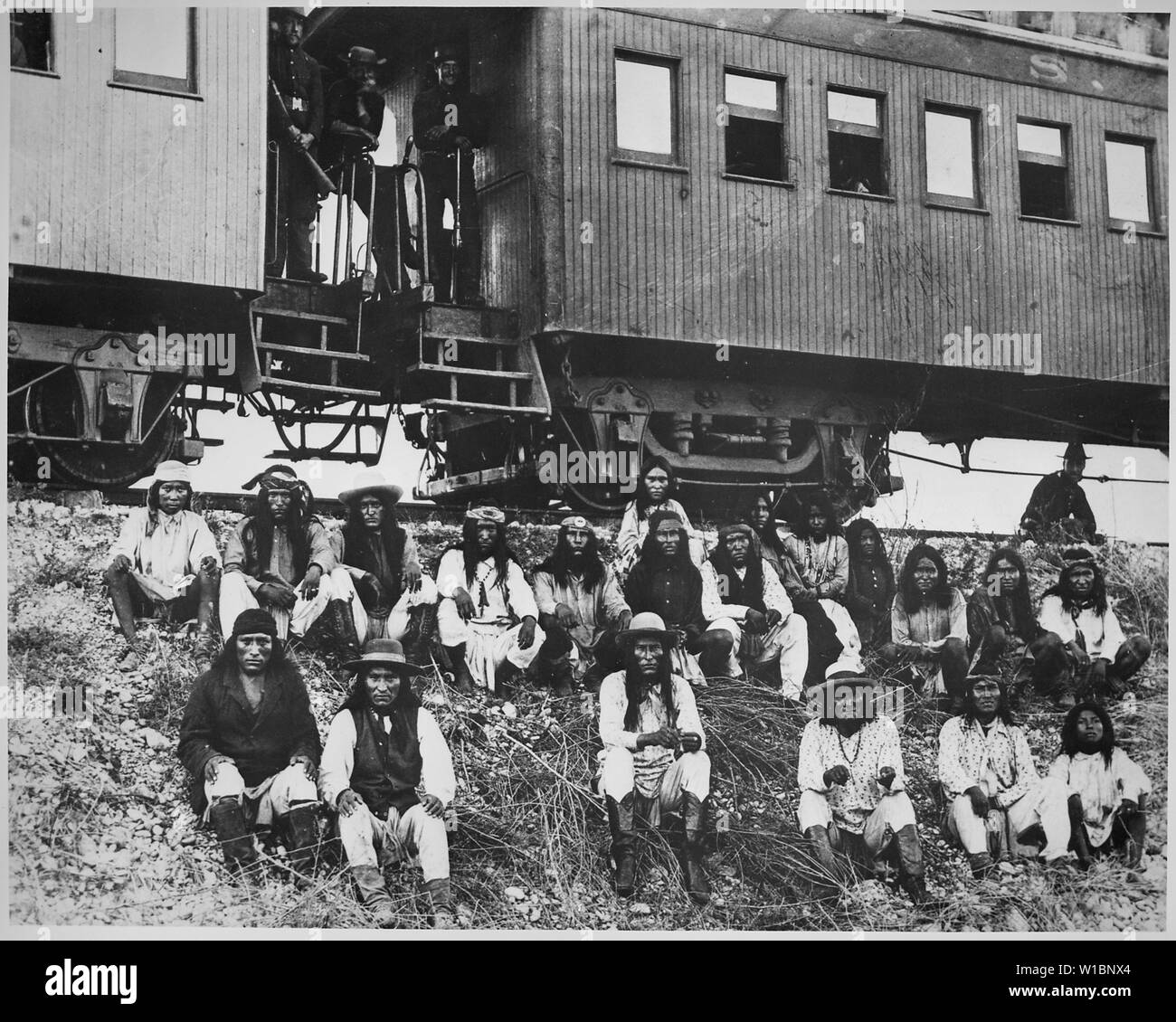 Chiricahua Apache prisoners, including Geronimo, 1886; Scope and ...