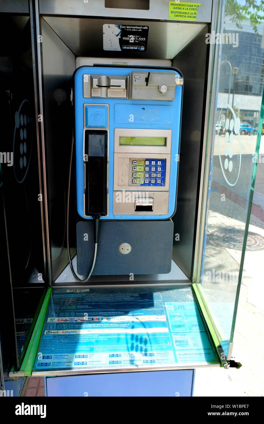 Spain phone booth hi-res stock photography and images - Alamy