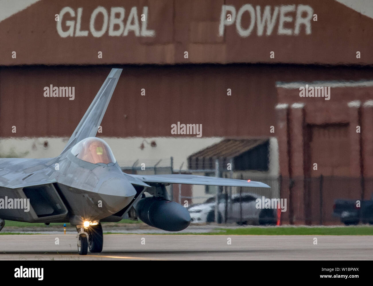 An F-22 Raptor from the 1st Fighter Wing, 27th Fighter Squadron prepare ...