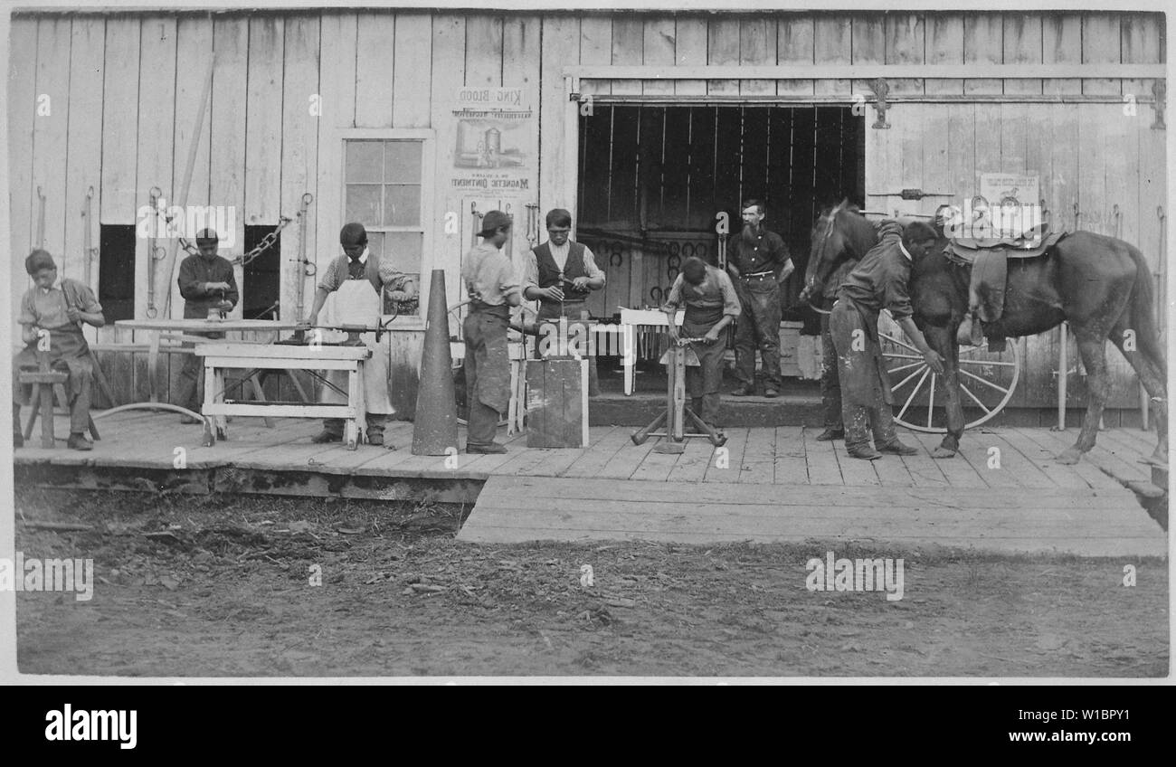 Class in blacksmithing hi-res stock photography and images - Alamy