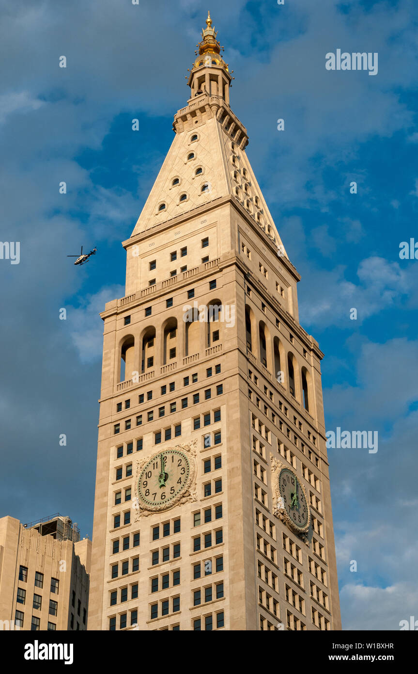 Clock tower of the metropolitan life insurance company building hi-res ...