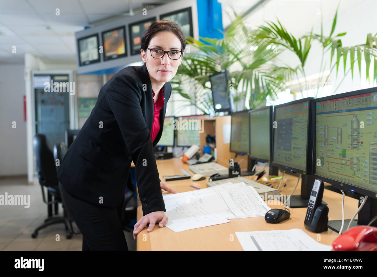 Bank of computer screens hi-res stock photography and images - Alamy