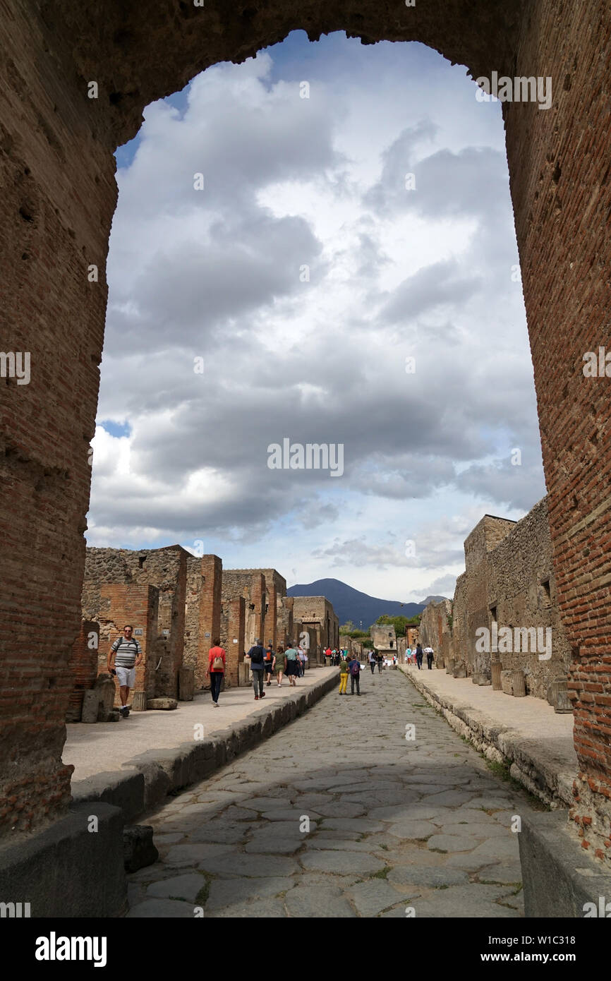 The Aqueduct Arch in Pompeii Stock Photo - Alamy