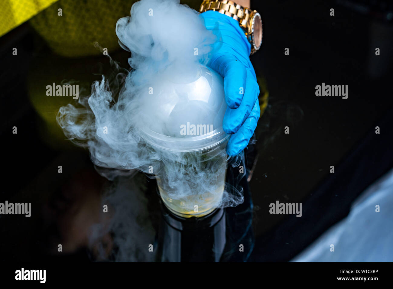 Cocktail with ice vapor on bar desk, close-up. dry ice Stock Photo - Alamy