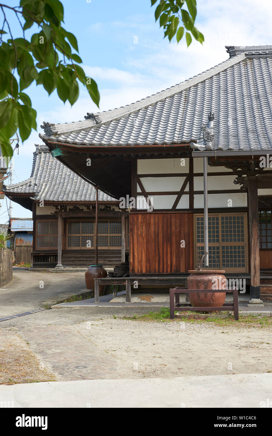 Traditional Japanese architecture at the Tokoname pottery footpath. The ...