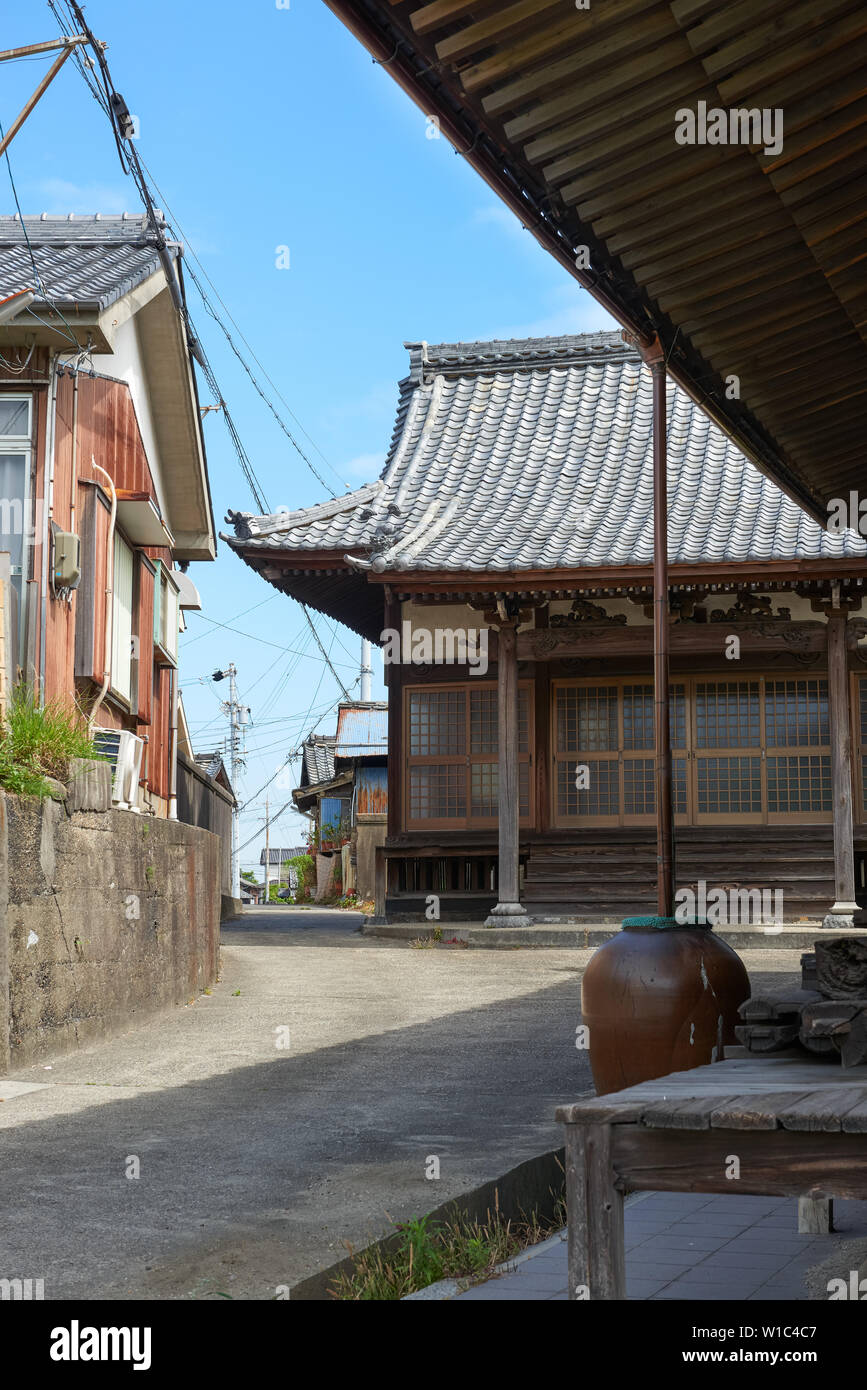 Traditional Japanese architecture at the Tokoname pottery footpath. The ...
