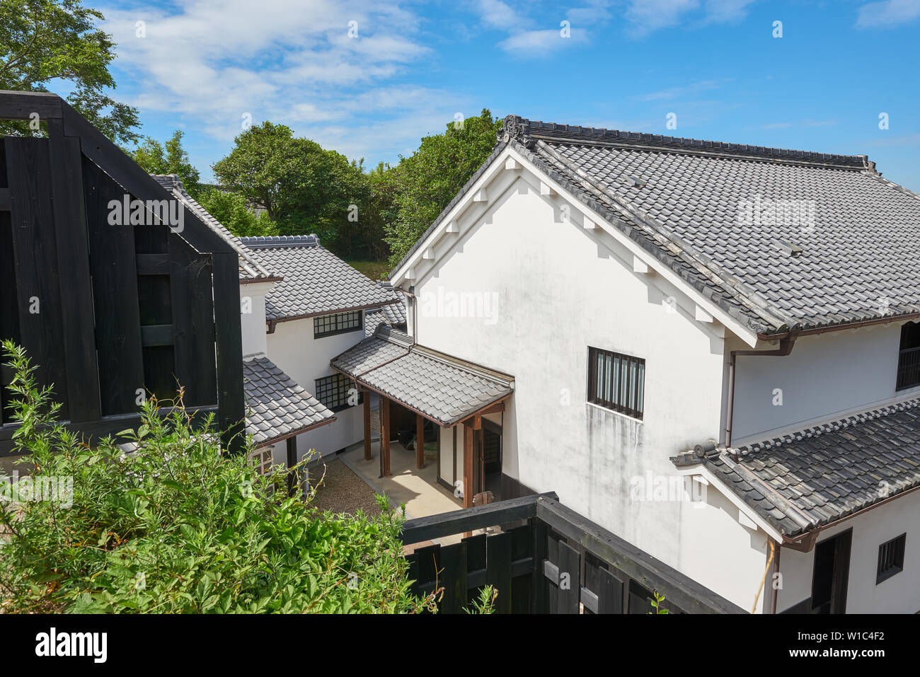 Traditional Japanese architecture at the Tokoname pottery footpath. The ...