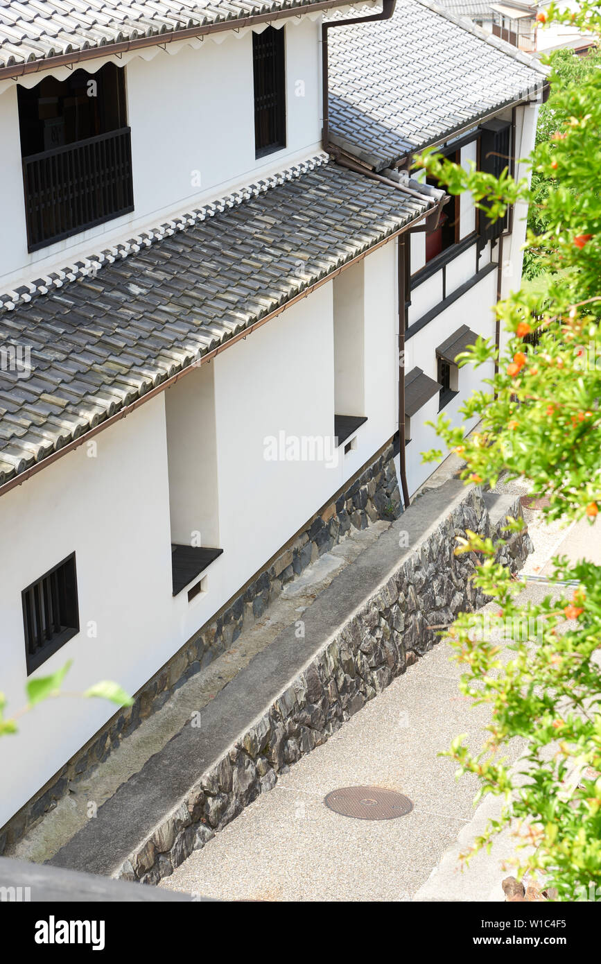 Traditional Japanese architecture at the Tokoname pottery footpath. The ...