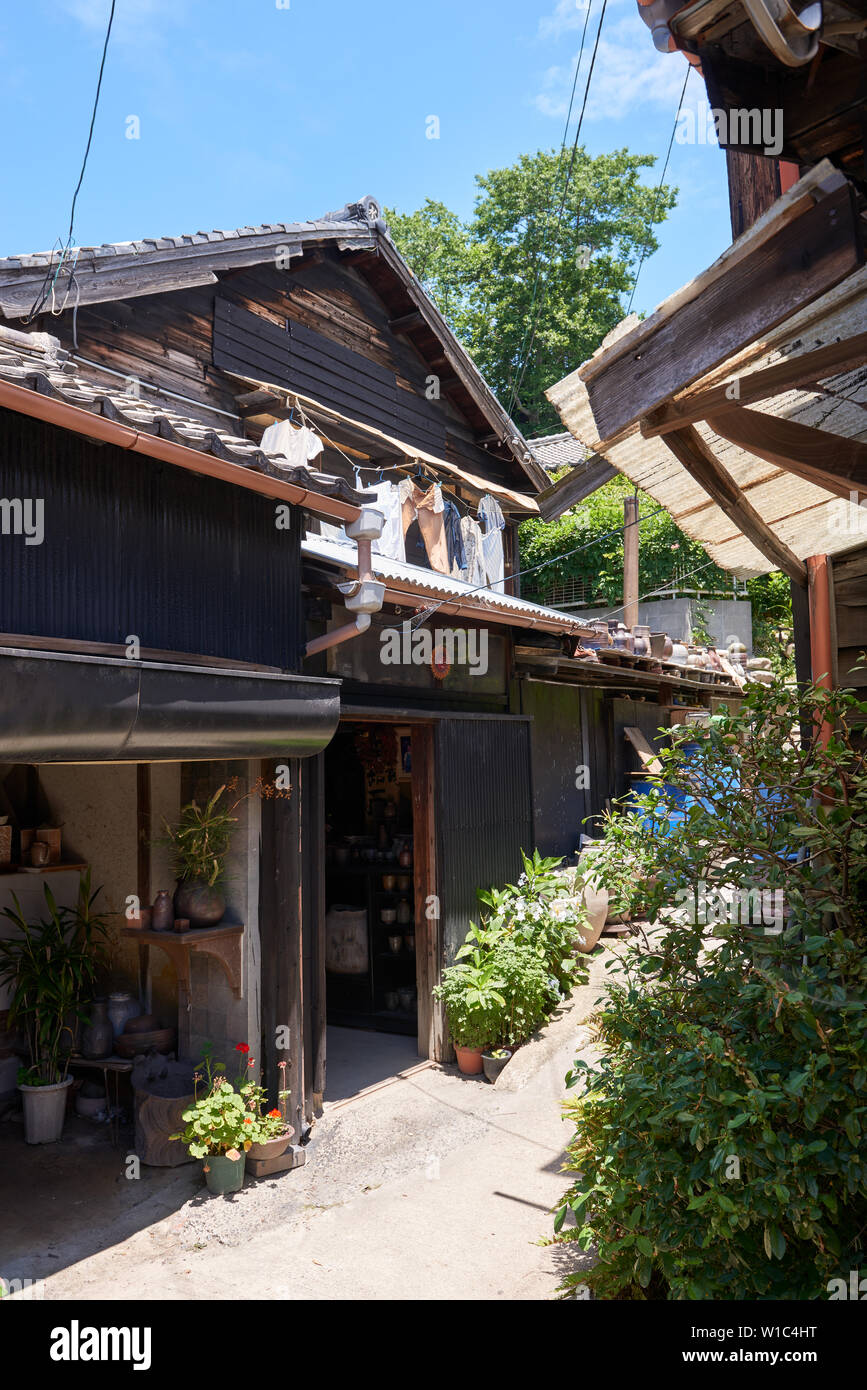 Traditional Japanese architecture at the Tokoname pottery footpath. The ...