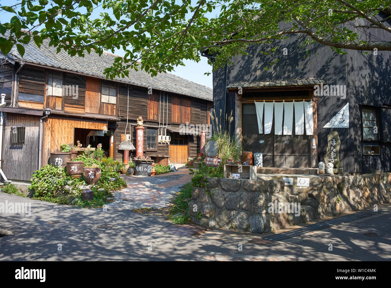 Traditional Japanese architecture at the Tokoname pottery footpath. The ...