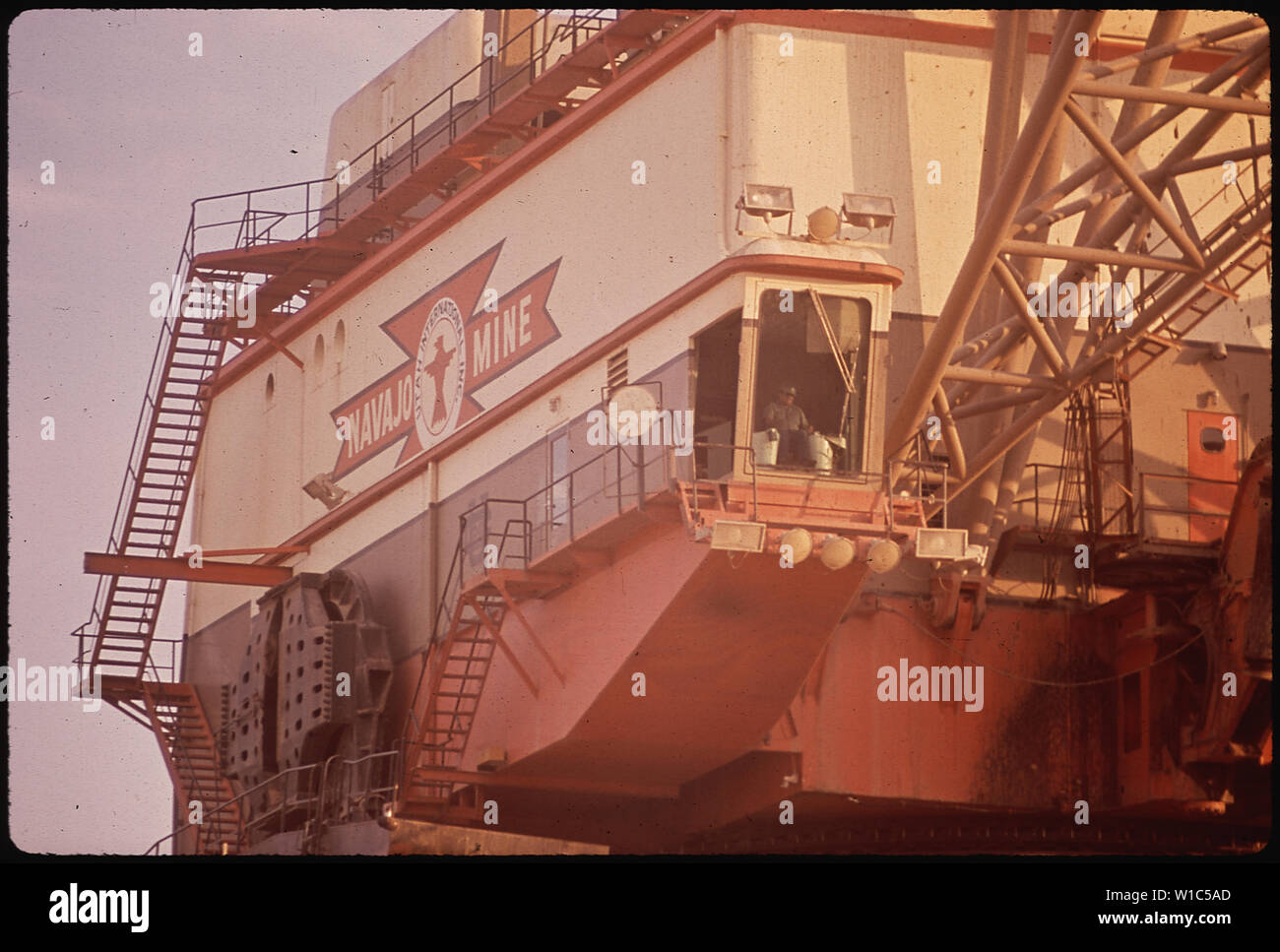 DRAGLINE (USED IN STRIP MINING) AT THE NAVAJO COAL MINE IN NORTHERN ...