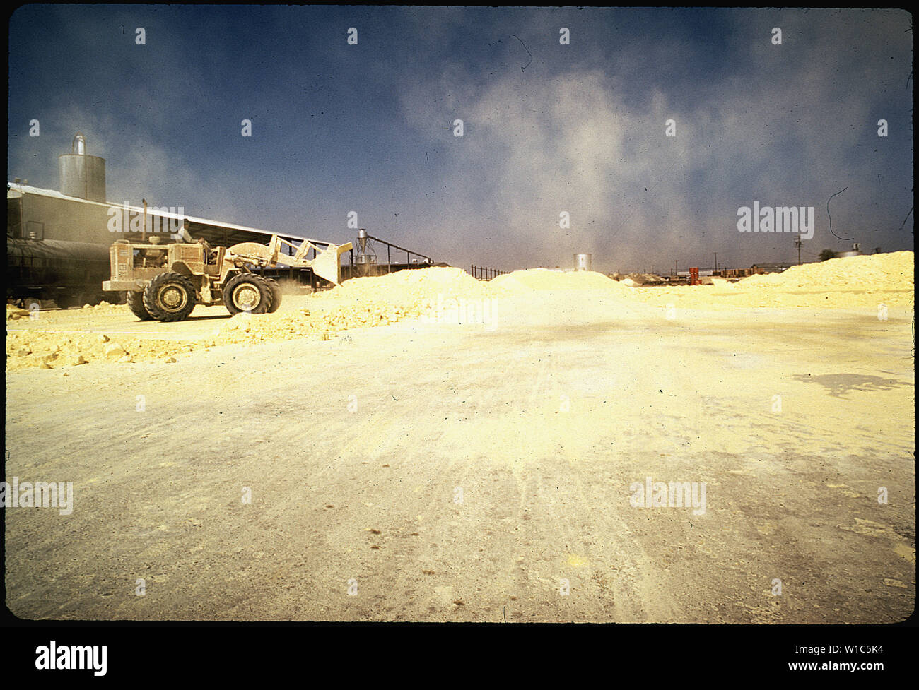 DRYING SULFUR AT PLANT Stock Photo - Alamy