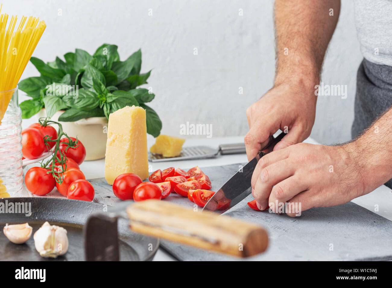 Chef cooking pasta with tomatoes in the kitchen Stock Photo - Alamy