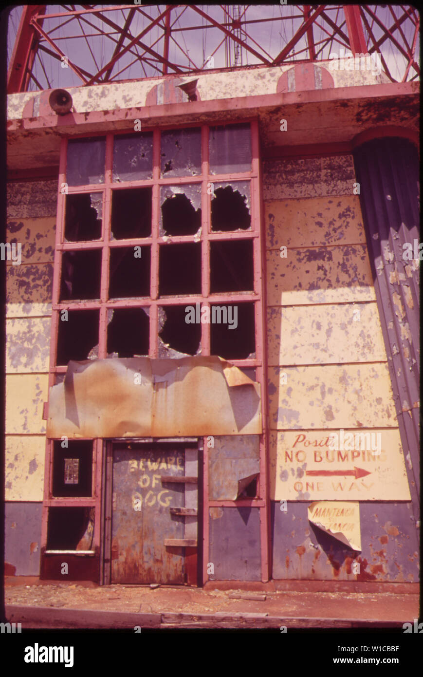 ENTRANCE TO ABANDONED PARACHUTE JUMP TOWER AT STEEPLEEHASE AMUSEMENT ...