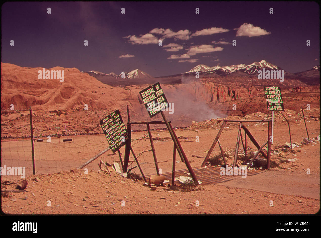 ENTRANCE TO THE MOAB CITY DUMP. SIGNS WARN LOCAL RESIDENTS THAT CATTLE ...